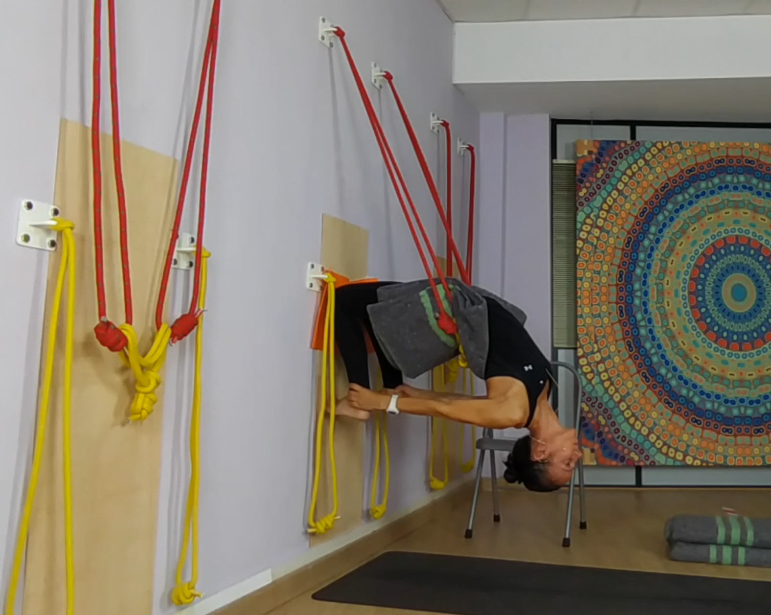 FORMACIÓN YOGA ASISTIDO ONLINE. YOGA KURUNTA Y APOYOS (PROPS ...
