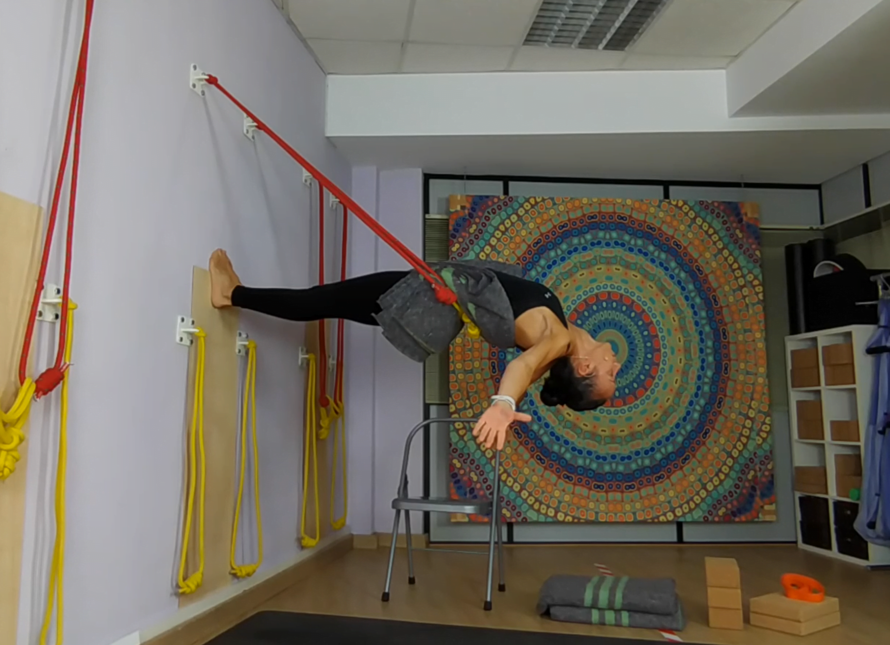 FORMACIÓN YOGA ASISTIDO ONLINE. YOGA KURUNTA Y APOYOS (PROPS ...